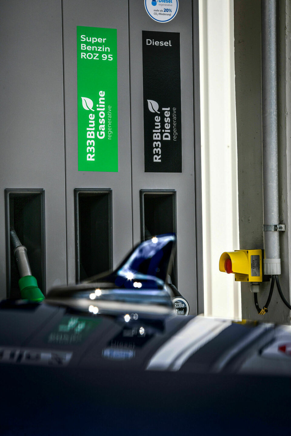 Carbon-neutral production sites: vehicles fueled with sustainable fuels ...