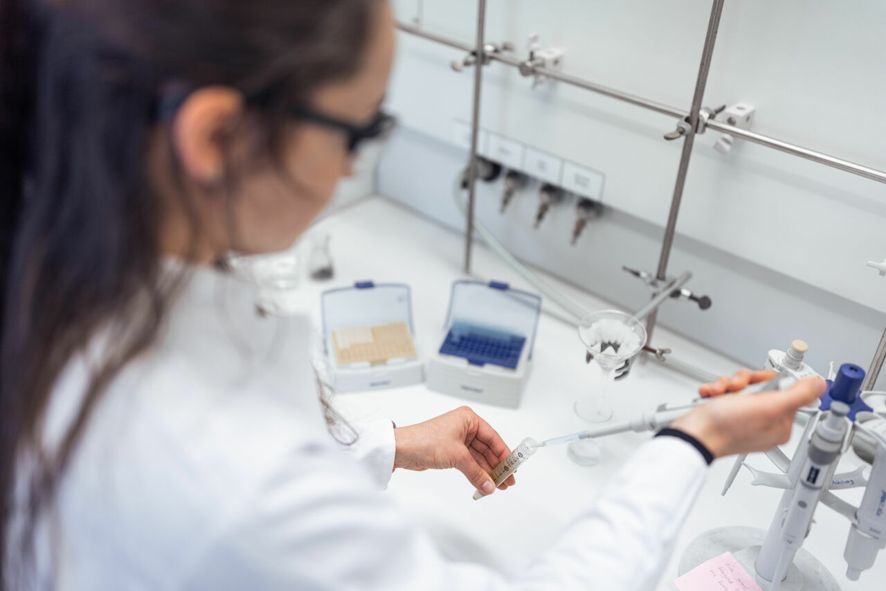 Recovering high-tech metals from electronic waste: The Audi ...