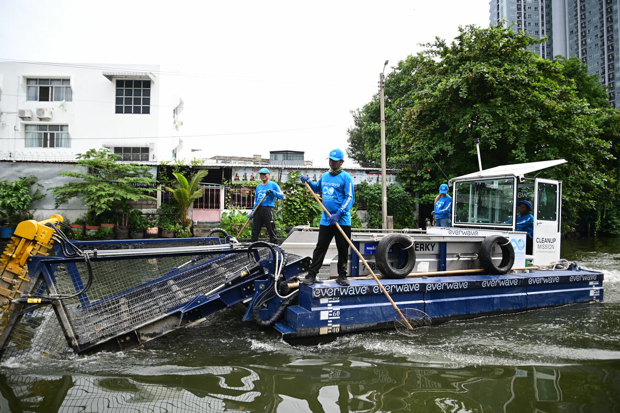 Using high-tech and local partners to combat plastic garbage in ...
