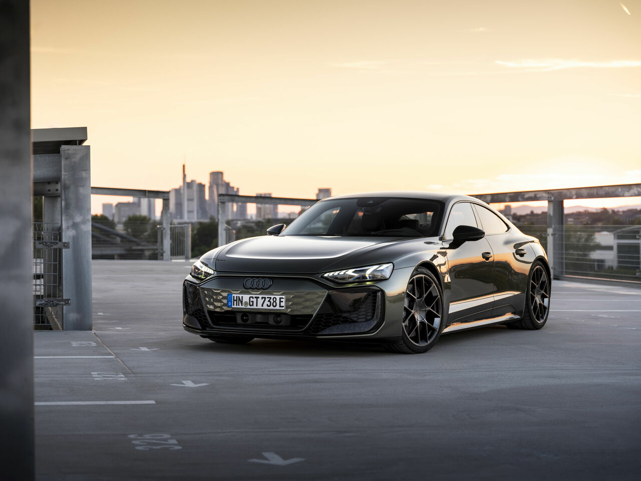 Audi rs e tron gt avant store