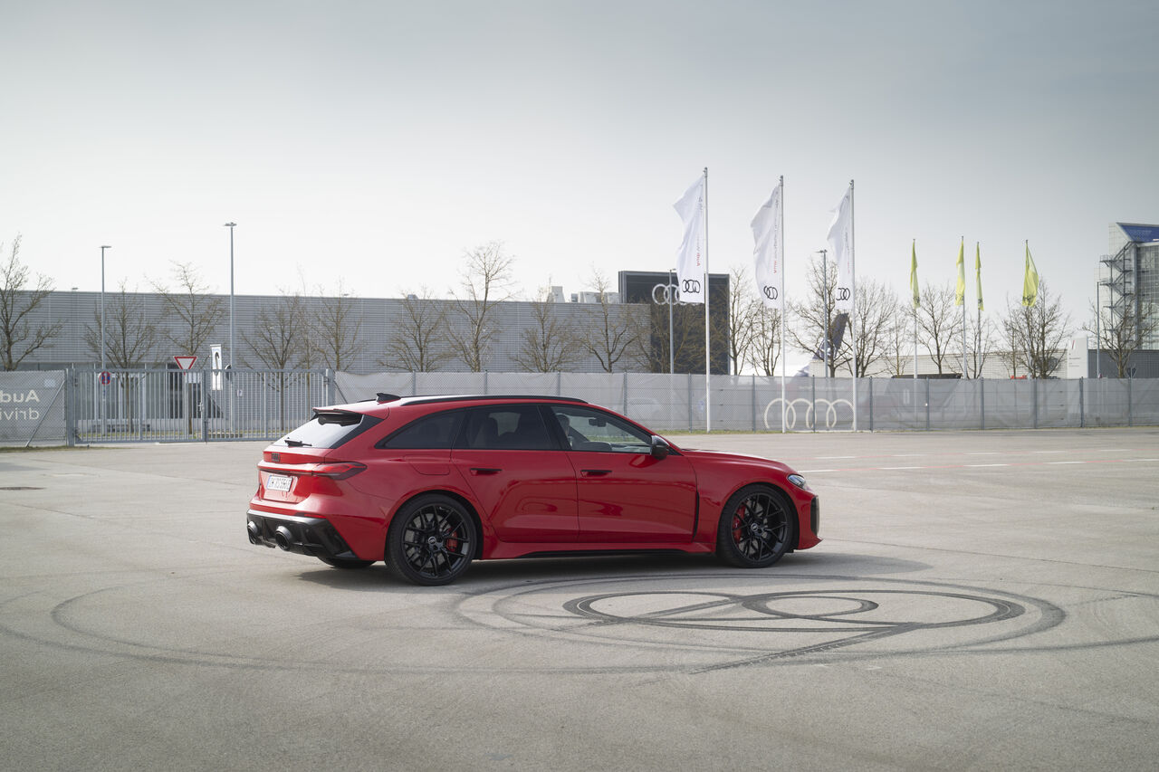 The new Audi RS 5: the first performance hybrid provides top driving ...