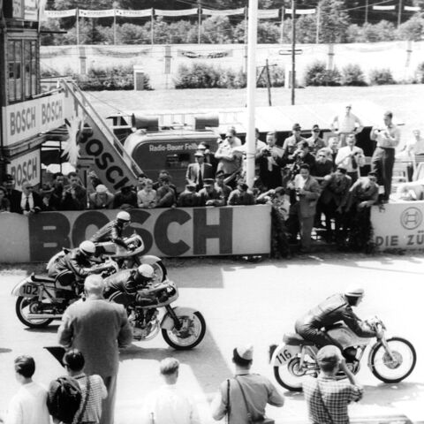 Start of a motorcycle race | Photo | Audi Media Center