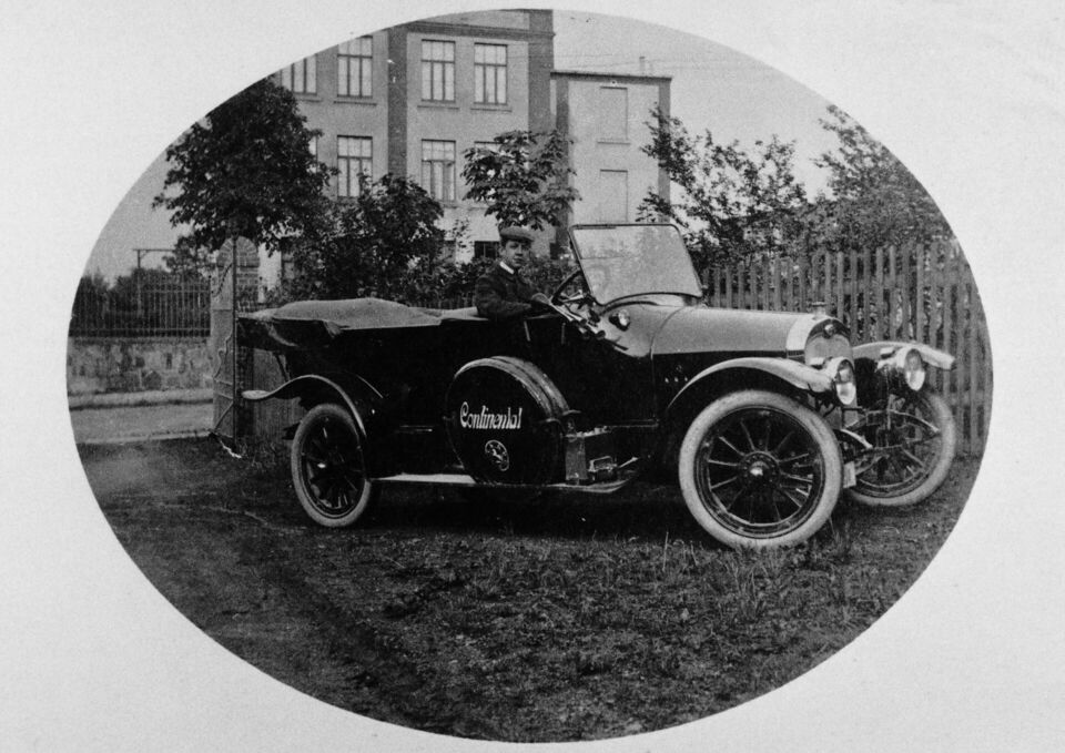 Audi Type B, 10/28 hp, 2.6 litre four-cylinder inline engine, 28 hp ...