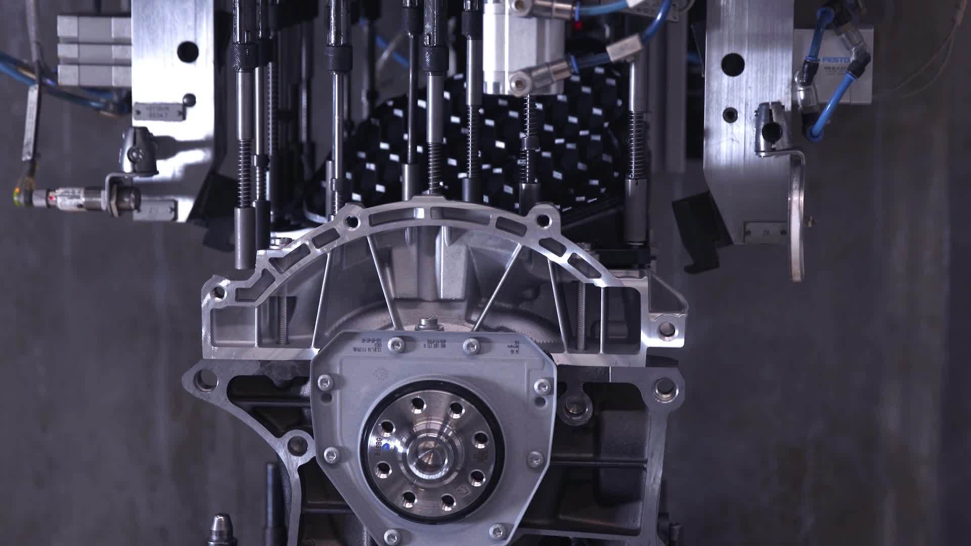 Audi Hungaria: four-cylinder engine production | Video | Audi MediaCenter